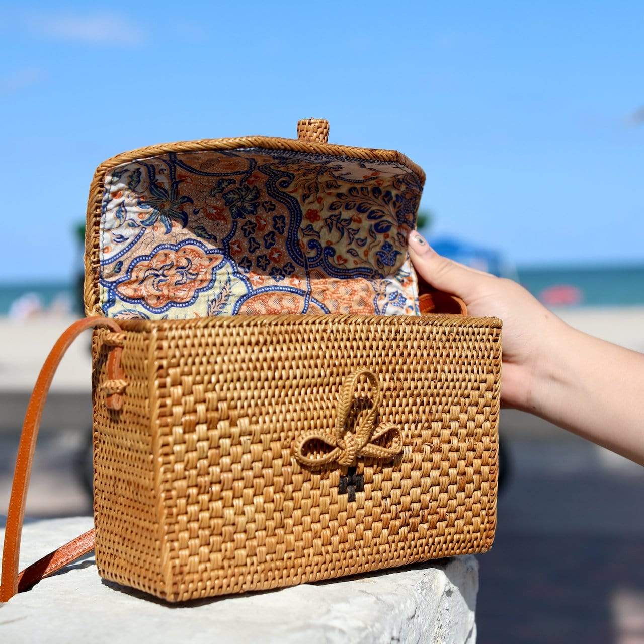 Handmade Bali Rattan Crossbody Bag - White Floral & Adjustable Strap ...